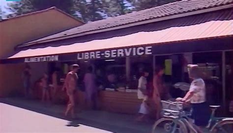 Tout nu et décontracté immersion au camp naturiste de Montalivet