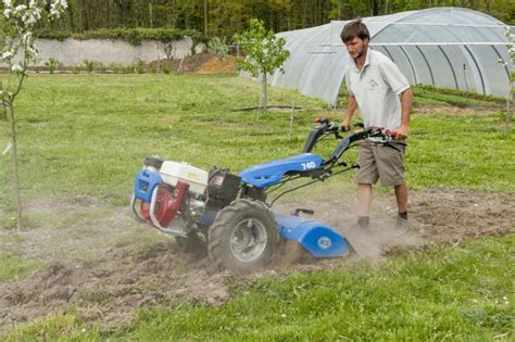 Comment Bien Choisir Son Motoculteur Pour Travailler La Terre