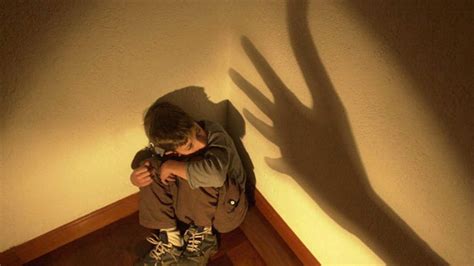 TIPOS DE MALTRATO INFANTIL CAUSAS Y CONSECUENCIAS