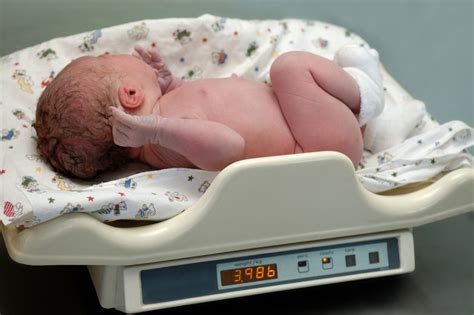 La primera visita al pediatra Cuándo es el mejor momento para hacerla