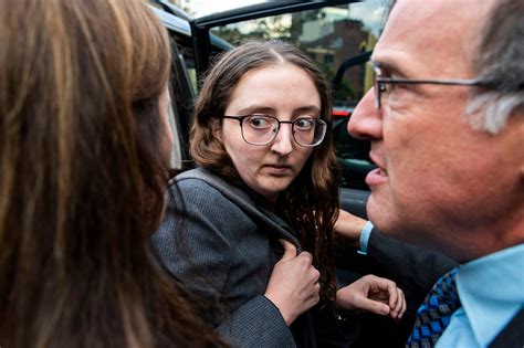 Comment l ex petite amie de Sam Bankman Fried a aidé à renverser le roi