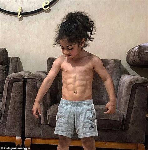 Este garoto de 6 anos já tem um físico escultural de campeão olímpico e