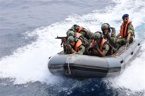 Navio da Marinha realiza exercício Fuzileiros Navais de São Tomé e