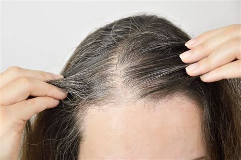 Ecco Come Coprire I Capelli Bianchi Senza Tintura Ma Solo Con