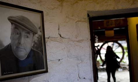 Hallan bacteria extraña en los restos del poeta Pablo Neruda