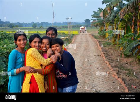 Jolies filles indiennes Banque de photographies et dimages à haute