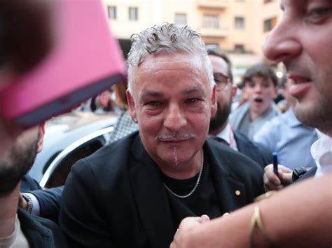 Scene dramatice hoții înarmați au intrat în casă peste Roberto Baggio
