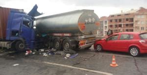Zincirleme trafik kazası 2 yaralı Eskişehir Anadolu Gazetesi