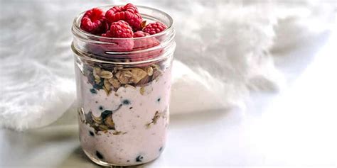 Griekse Yoghurt Met Rood Fruit En Zelfgemaakte Granola Makkelijk Afvallen