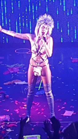 Miley Cyrus Naked On Stage D Pics Xhamster