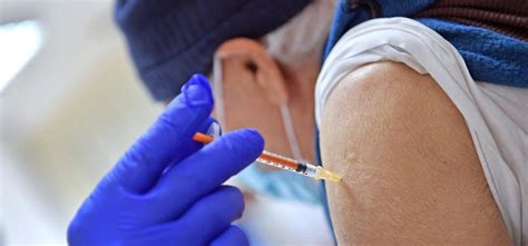 Reazioni Al Vaccino I Dati Aifa Sono 7 327 Ma Il 92 4 Non Gravi La