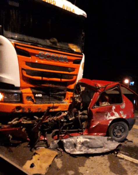 Colis O Entre Carro E Caminh O Mata Duas Pessoas Na Br Em Correia