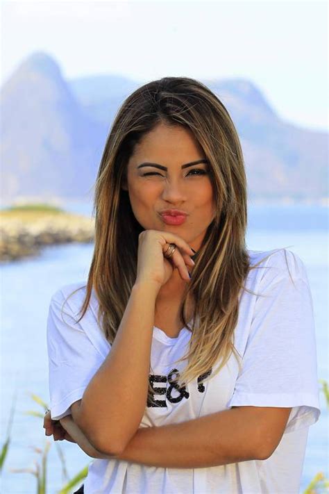 Solteira Lexa diz que assédio era maior antes da fama Quem tem dado