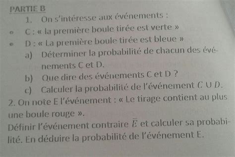 Aidez moi s il vous plaît je ne comprends pas Une urne contient 3