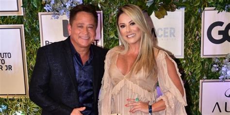 Leonardo diz que está solteiro e leva bronca de Poliana