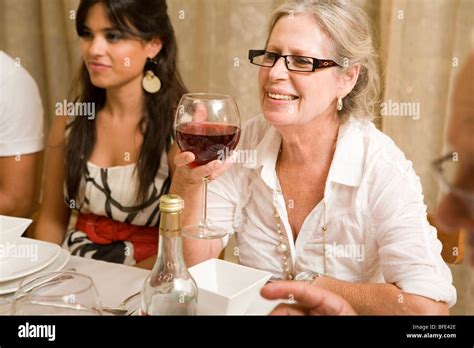 Israeli Religious Women Hi Res Stock Photography And Images Alamy