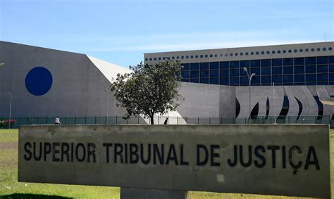 Vídeo Marido de Celina recebe medalha de imbrochável de Jair Bolsonaro