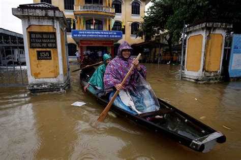 Hình ảnh lũ lụt miền Trung ngập tràn báo chí nước ngoài Báo Người lao