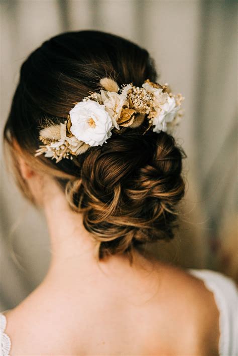 Comment bien réussir son chignon mariage bohème LCV
