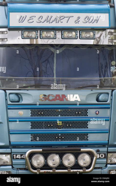 Avant d un camion Scania montrant l éclairage et grill Photo Stock Alamy