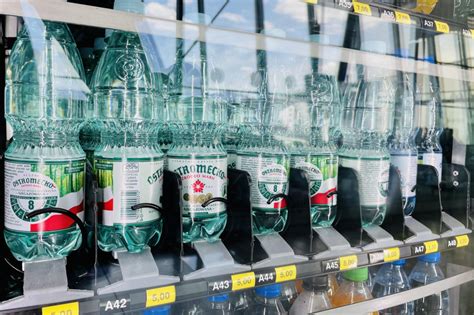 Woda na Lotnisku Chopina Ile kosztuje butelka wody na Okęciu