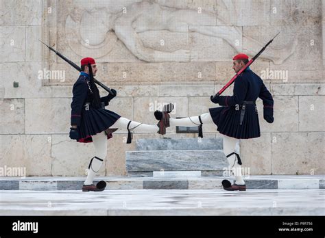 Evzones syntagma Fotos und Bildmaterial in hoher Auflösung Alamy