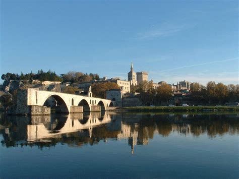 Avignon la fréquentation du Palais des Papes et du pont Saint Bénézet