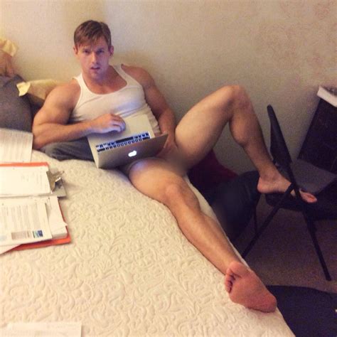 El Lavadero de las Muñecas FILTRAN FOTOS DE ACTOR DE THOR LA SERIE