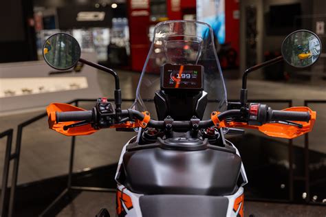 Vistazo Rápido KTM desvela la pequeña 390 Adventure R de Rally y sus