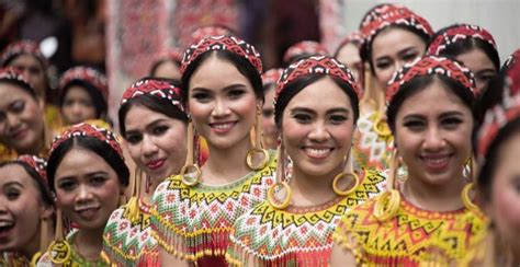 10 Lagu Daerah Kalimantan Barat Beserta Lirik Dan Penjelasannya