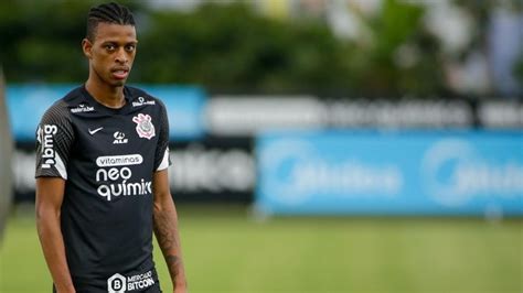 Vasco se aproxima de acordo pela contratação de Robson Bambu
