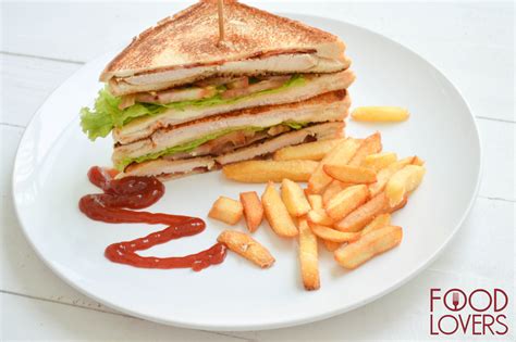 Club sándwich de pollo Food Lovers Club Sandwich Pan Relleno