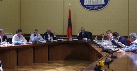 Komisioni për shkarkimin e Metës Fino shigjeton PD në Aktualitet