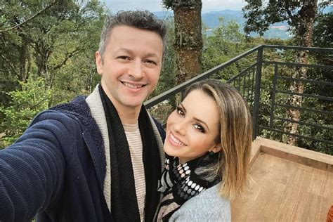 Especialista expõe se Sandy fez procedimento Aparência de 18