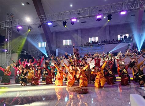 Tarian Kolosal Etnis Meriahkan Perayaan Syukuran Natal Dan Tahun Baru
