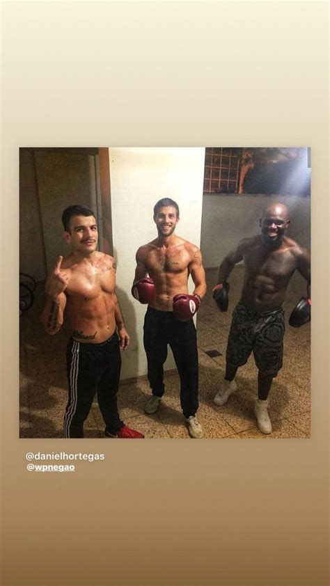 Pin De Gerardo Cedillo Em Sporty Barraca Do Beijo Homens Gatos Homens