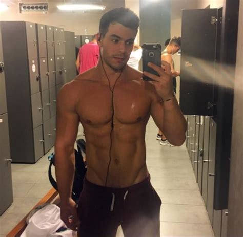 Pin by Санька Броня on Селфи Sexy men Handsome men Athletic men