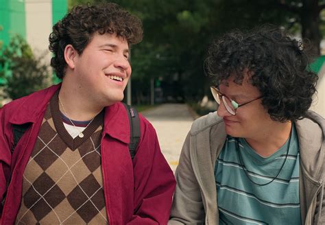 Ojitos de huevo Quién es reparto capítulos donde ver la serie Vogue