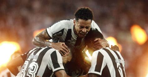 Atuações do Botafogo contra o Vitória dedo de Artur Jorge faz a diferença