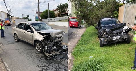 Mulher de 63 anos fica gravemente ferida após colisão entre dois carros