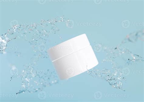 tarro de crema cosmética blanco y en blanco sin marca con