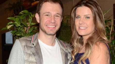 Esposa de Tiago Leifert mostra foto e conta se a bebê do casal já nasceu