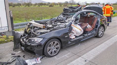 A5 Karlsruhe Doppel Unfall Fahrerin In Lebensgefahr Weiterer Crash