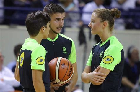 Guide De L Arbitrage Pour Nos Jeunes Arbitres CS SERVON BASKET