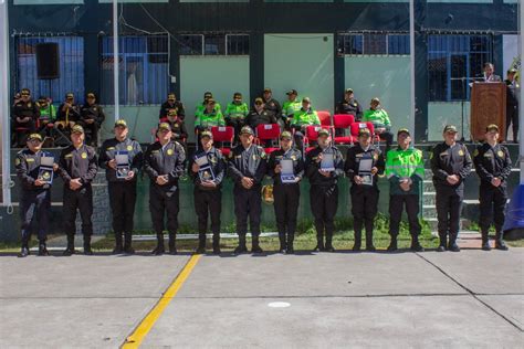 Polic A Nacional Del Per On Twitter Durante Ceremonia De