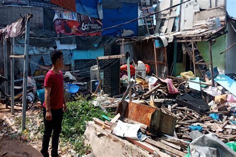 Tanah Ambles Di Batam Rusak Rumah Warga Polisi Periksa Sejumlah Orang