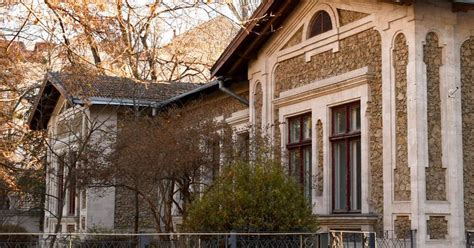 Cărţi religioase dar şi manuscrise vechi de secole sunt expuse la