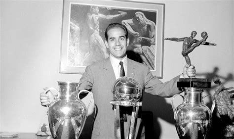 Fallece una leyenda del fútbol el único español en ganar el Balón de Oro