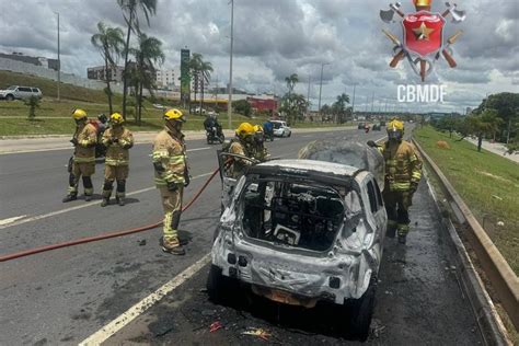 Carro que fazia transporte por app pega fogo na EPTG veja vídeo