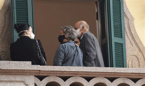 Jô Soares amigos e familiares se despedem do apresentador em velório